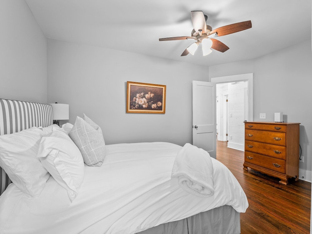 Sunset Cottage on Tims Ford Lake with Private Boat Dock Reviews, Deals ...