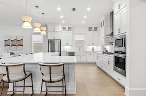 Casa, várias camas (Peyton's Place) | Cozinha privada | Um forno, uma torradeira 