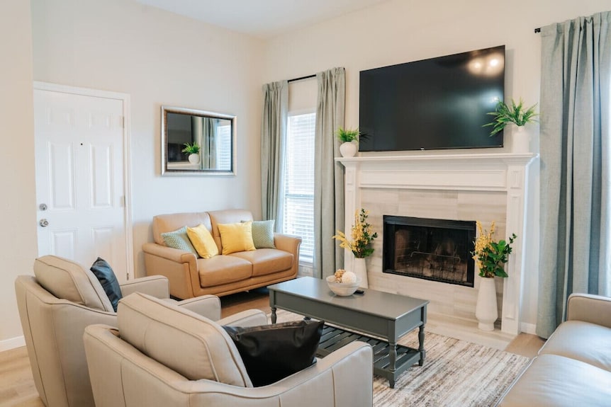 3-bd Home | Mins To Dwntwn Dtx | 8 Guests | Garage - Lancaster, TX