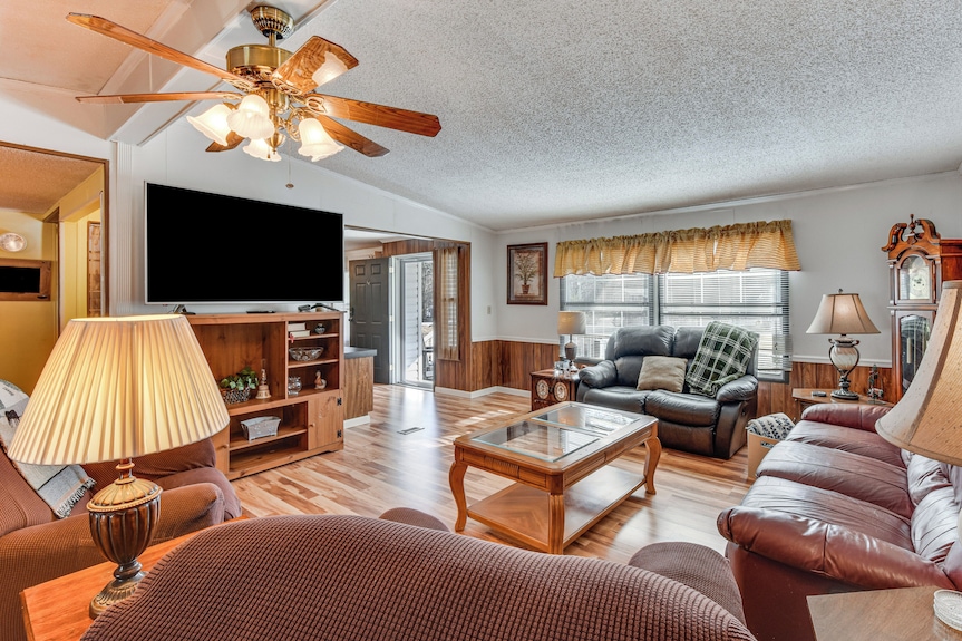 Countryside Haven W/ Spacious Yard In Tamassee! - Lake Keowee, SC