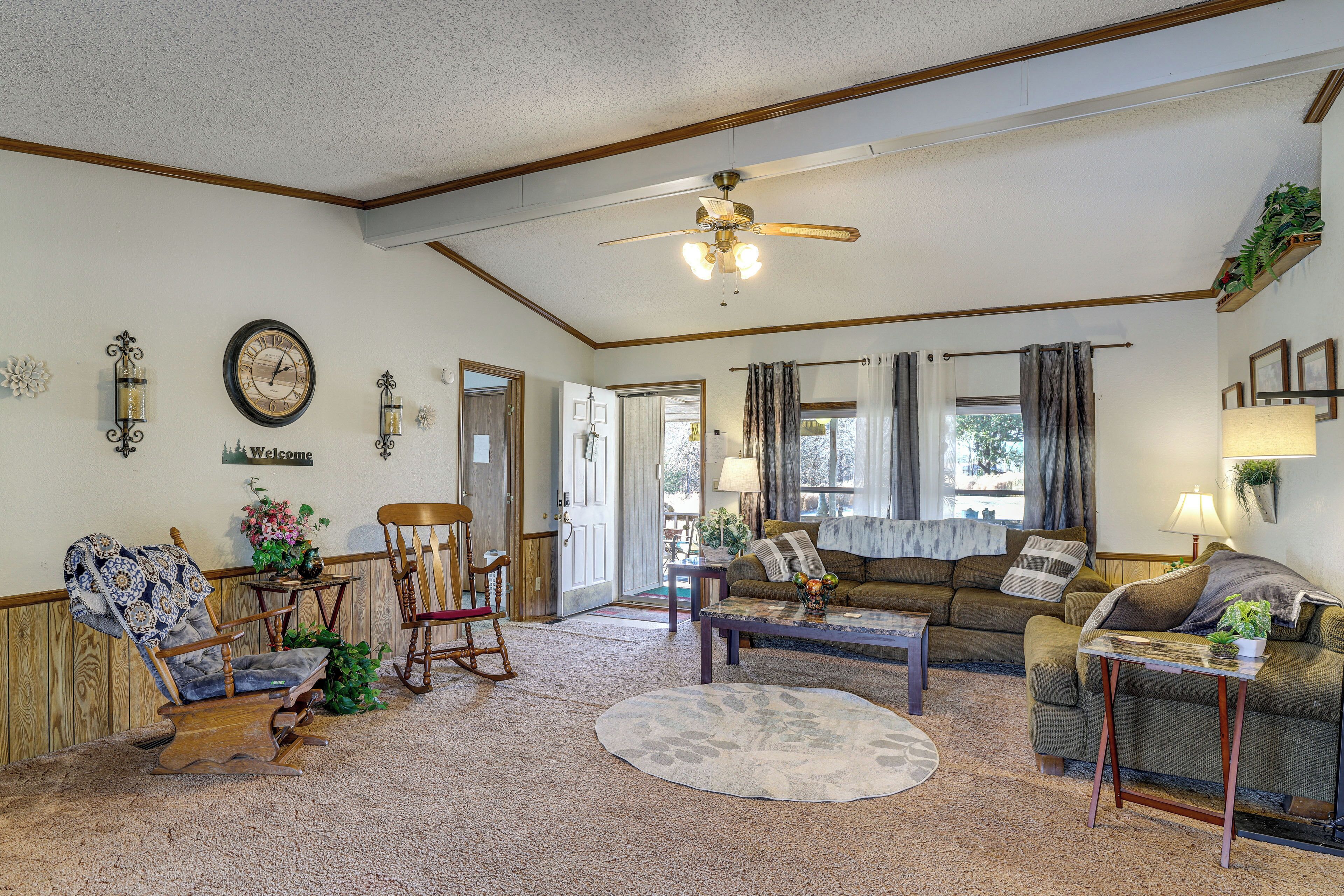 Pool, Large Porch! Country Home Near Roaring River - Beaver Lake, AR