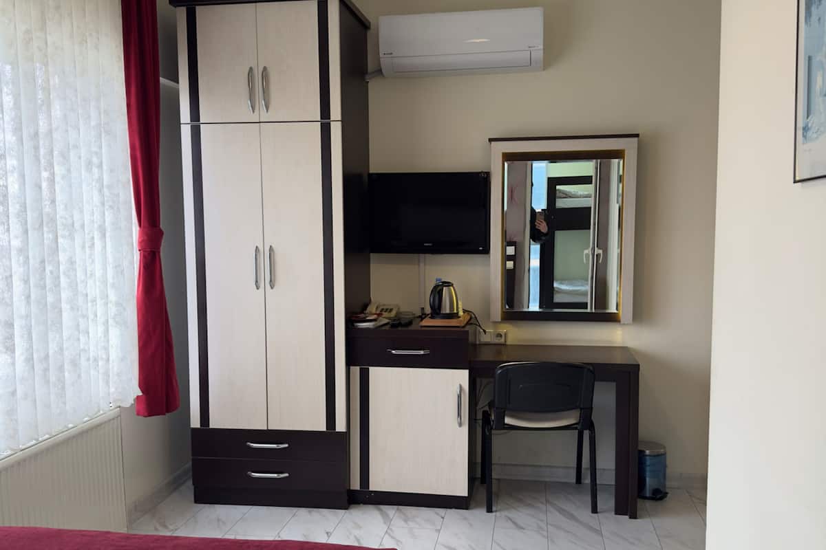 Quarto Quádruplo Familiar | Secretária, secretária adequada para computadores portáteis