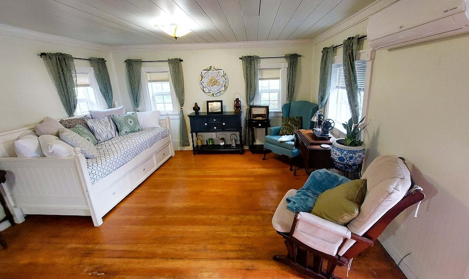 Big Caboose, Charming Lake Cottage W/ Kayaking - Oregon