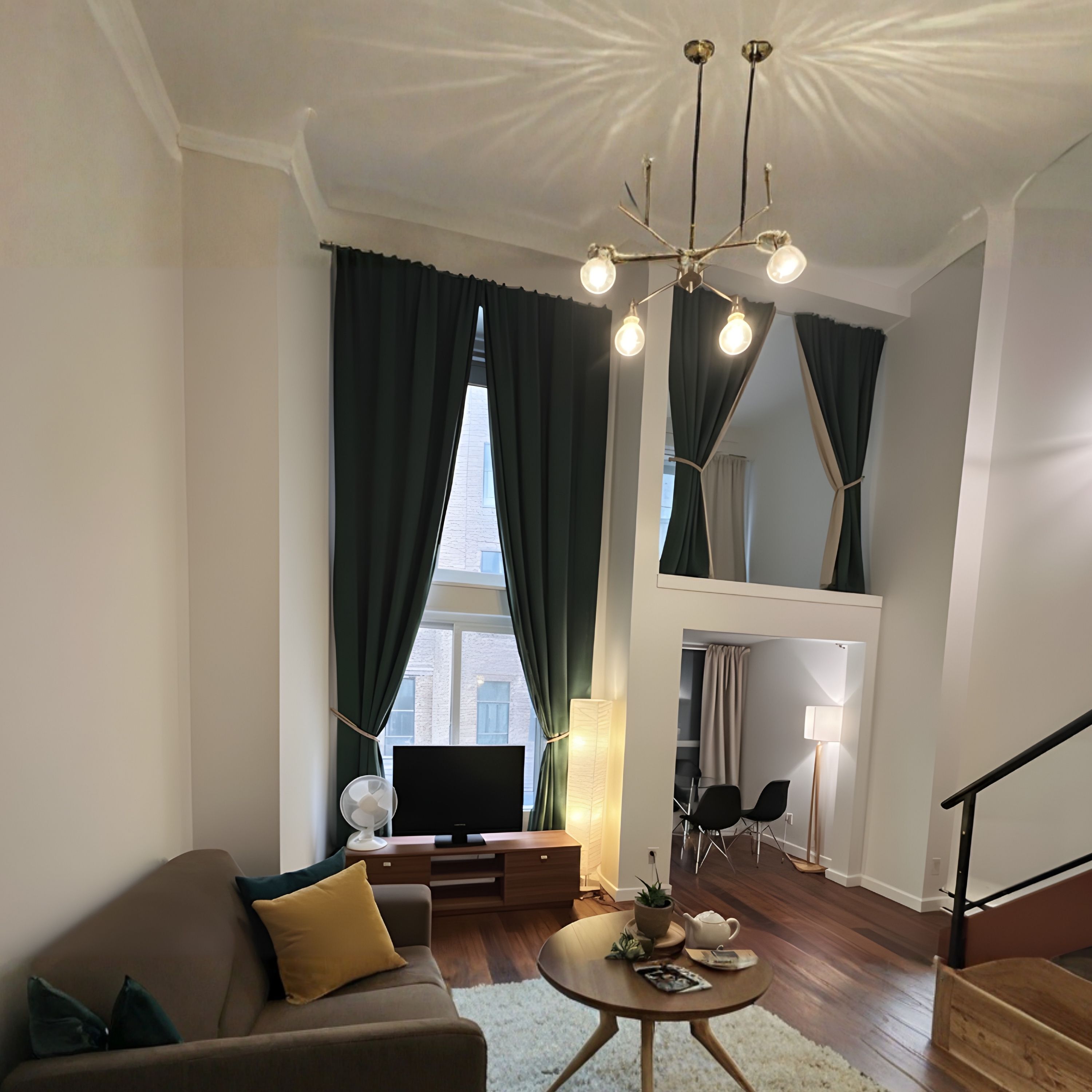 5 Star! Vintage 2 Story Loft Downtown With City Views - Vancouver