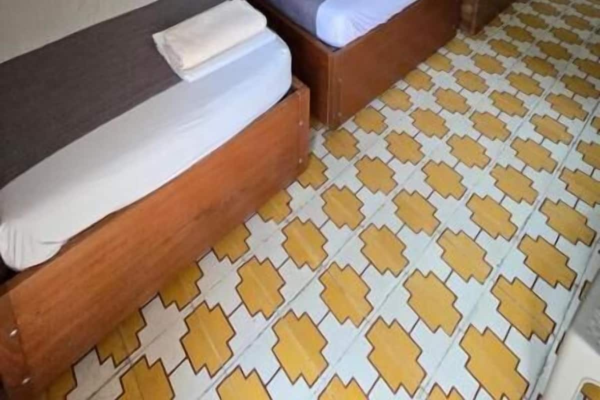 Quarto Triplo Económico | Secretária, Wi-fi grátis, acesso para cadeira de rodas