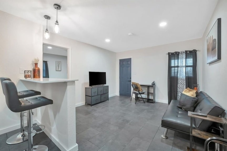 Walk To Stadium, 2 Parking Spots, Dog Park, Bbq - Tampa Airport (TPA)