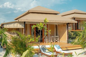 Barraca superior, vista para a praia | Cofres nos quartos, escrivaninha, cortinas blackout, Wi-Fi de cortesia