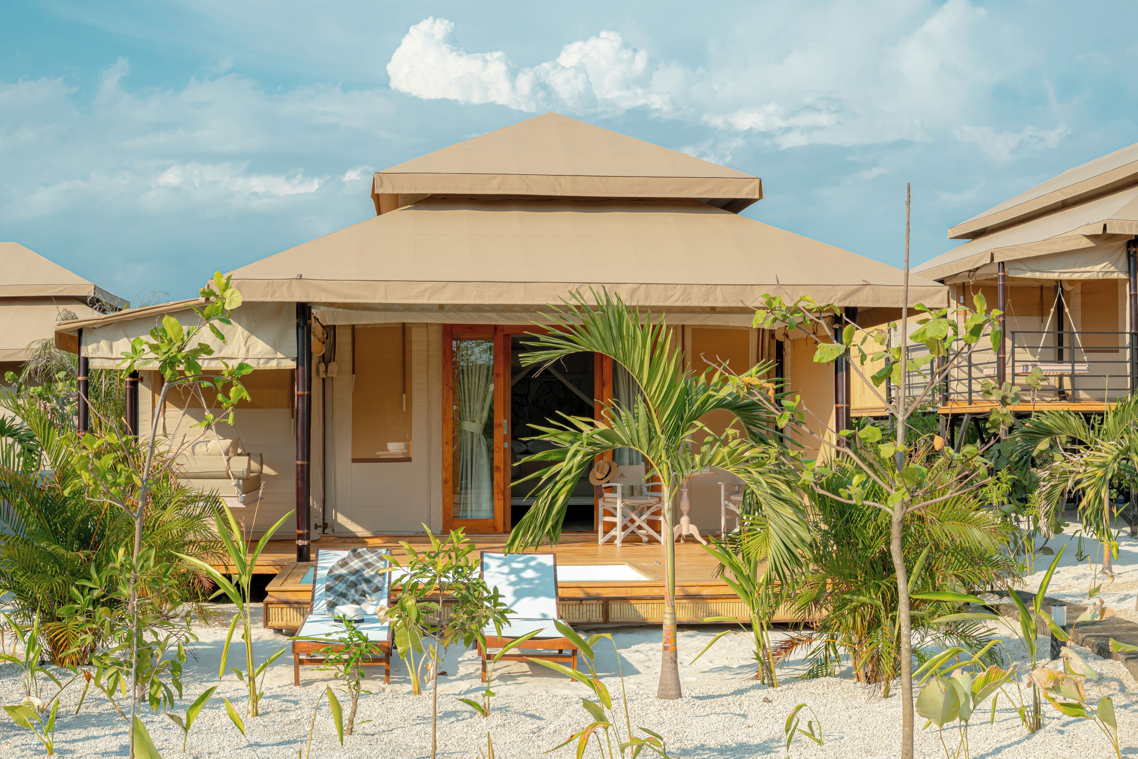 Barraca luxo, vista para o jardim | Cofres nos quartos, escrivaninha, cortinas blackout, Wi-Fi de cortesia