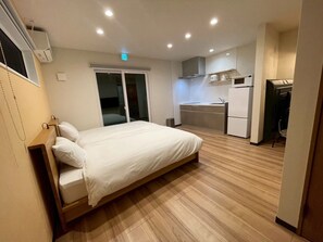 Apartamento conforto, vista para o jardim | Escrivaninha, Wi-Fi de cortesia