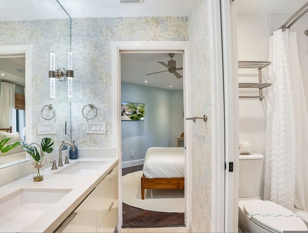 Private Waterfront Luxury Villa Resort-style Living Privacy - Fort Lauderdale, FL