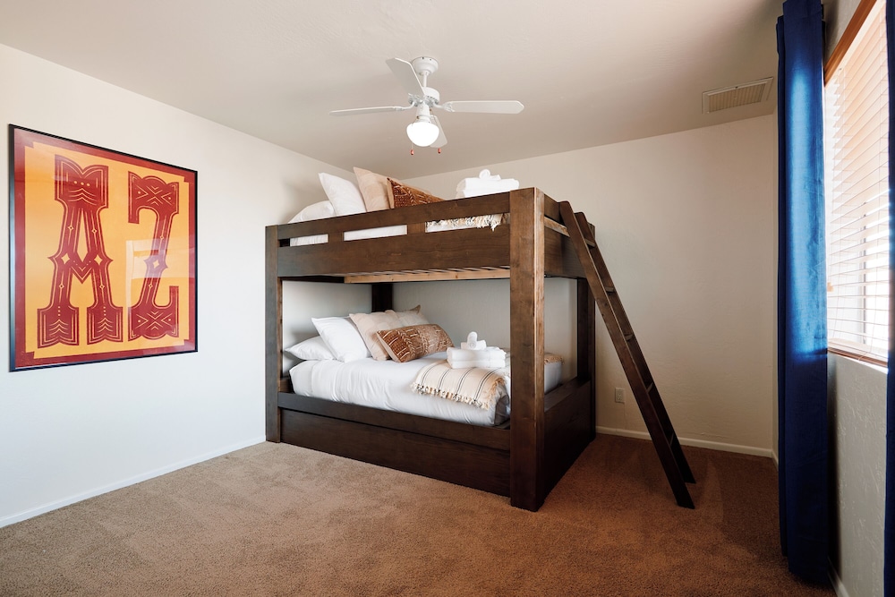 Cactus Spur - Pool & Fire Pit - Mins to Old Town Reviews, Deals ...