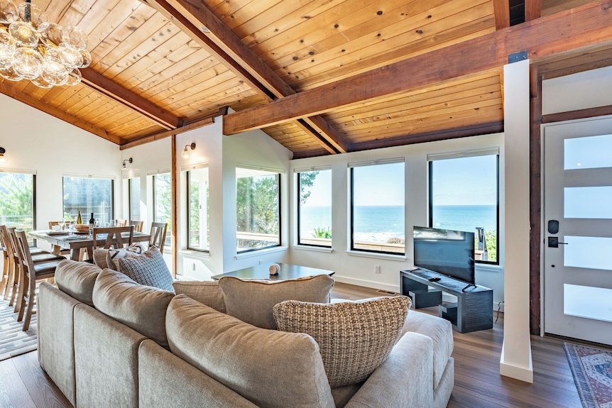 Pacific Seascape - A Serene Coastal Escape - Mendocino, CA