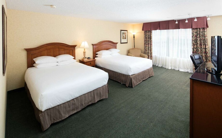 3 Bright Rooms With 2 Queen Beds Perfectly Suited For Travelers Exploring Ca - Eureka, CA