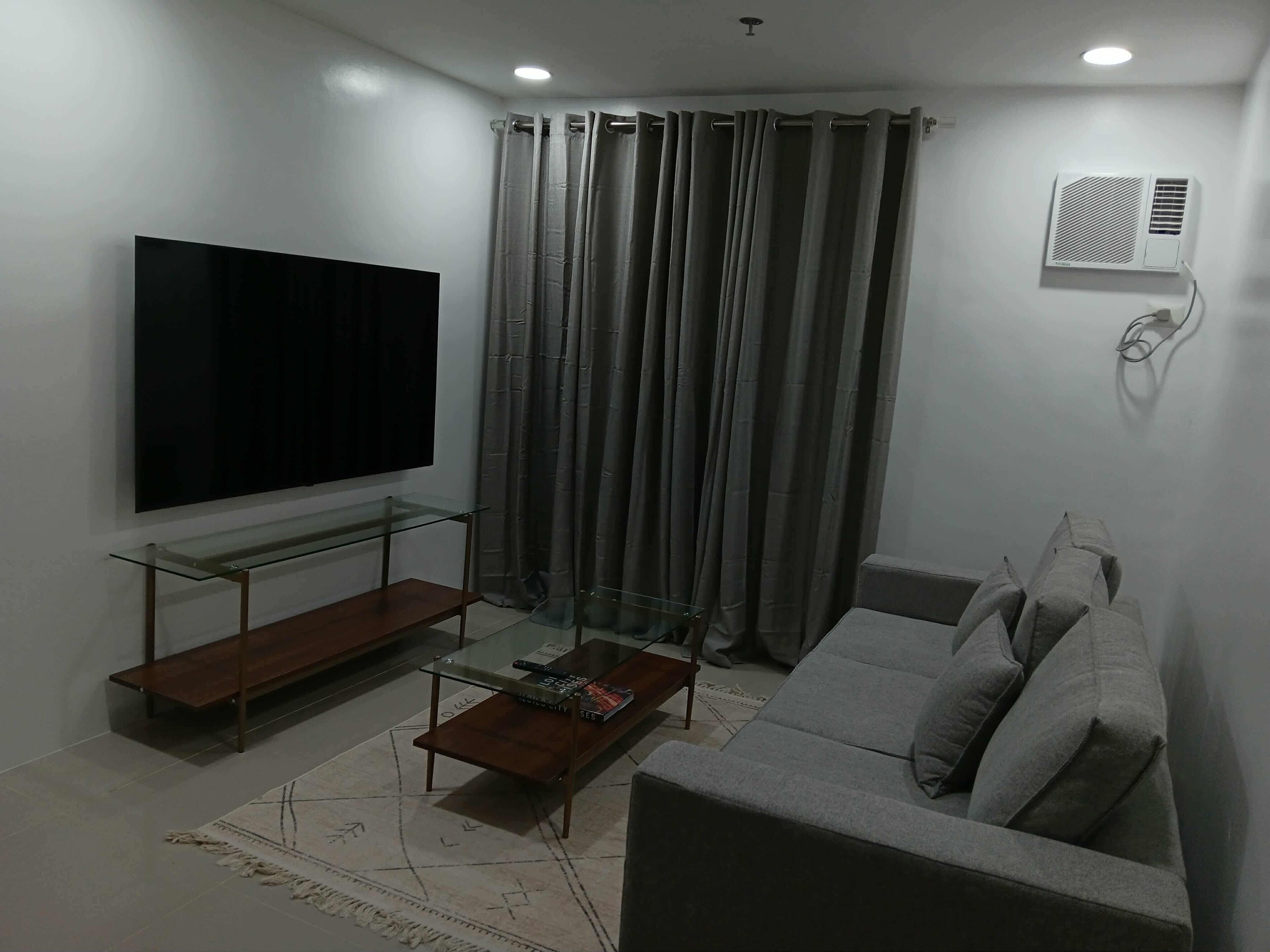 Cozy  2-bedroom Condo With Pool In Excellent Iloilo City Center Location, - San Lorenzo