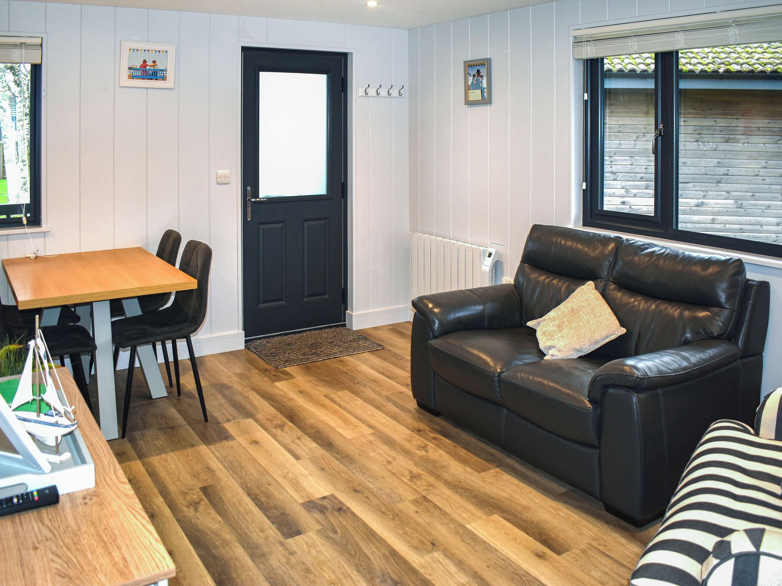 2 Bedroom Accommodation In Lyme Regis - Axminster