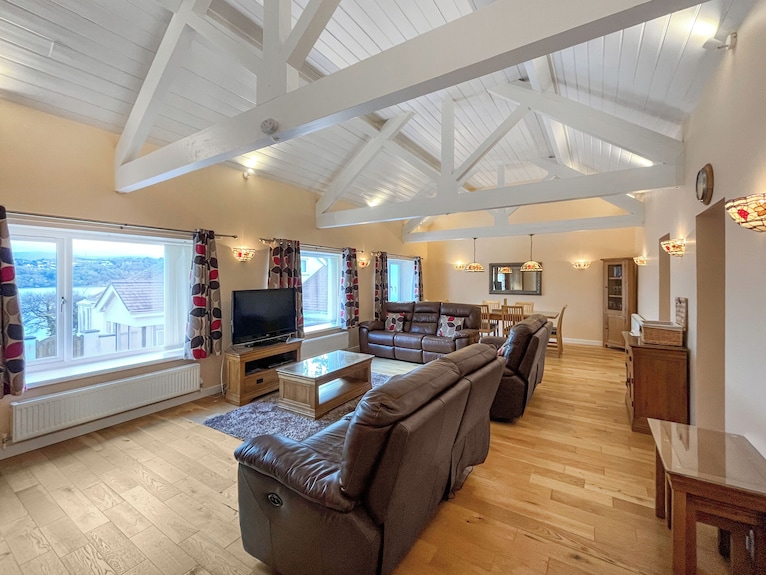 4 Bedroom Accommodation In Menai Bridge - Gwynedd