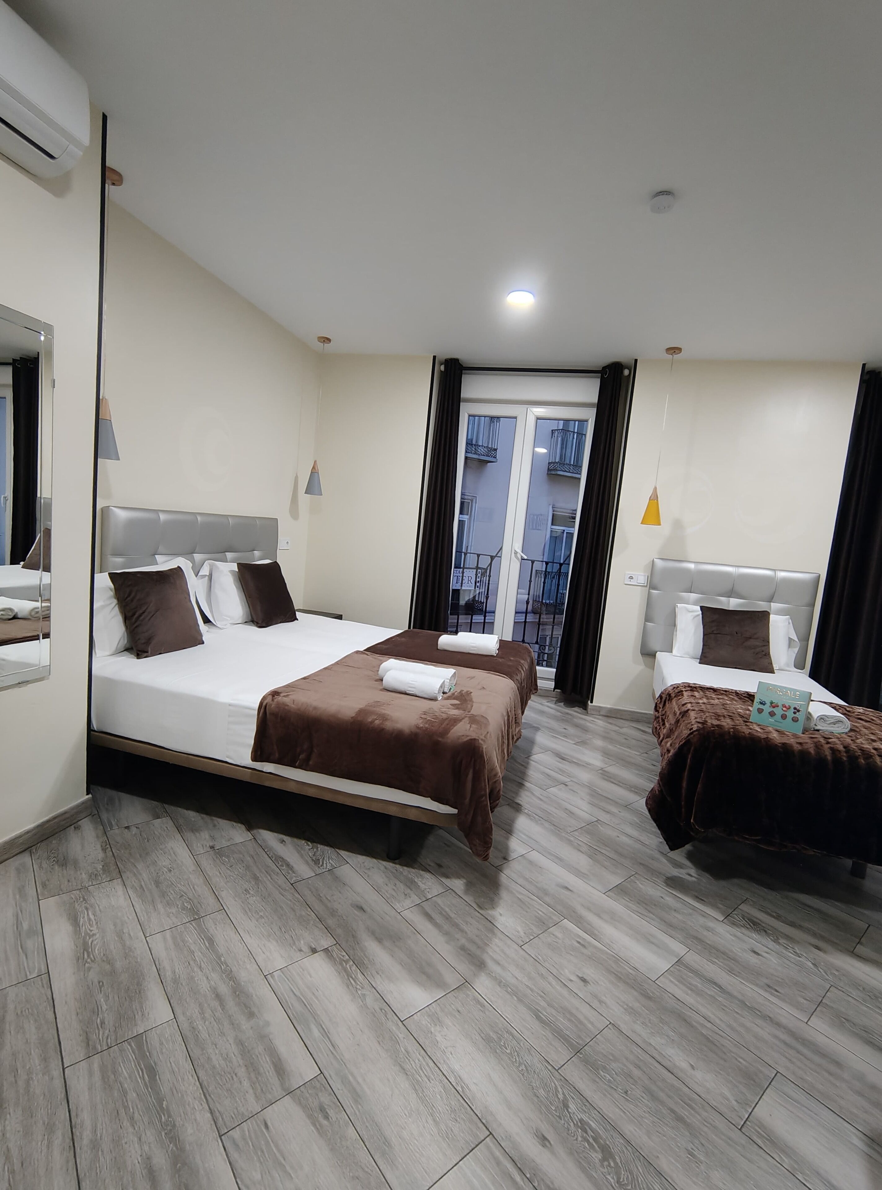 Quarto Triplo Comfort, varanda, Vista para a cidade | Wi-fi grátis 