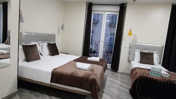 Quarto Triplo Comfort, varanda, Vista para a cidade | Wi-fi grátis