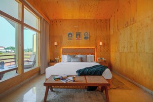 Quarto Premium | Cofre no quarto, secretária 