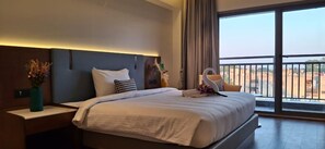 Secretária, secretária adequada para computadores portáteis 