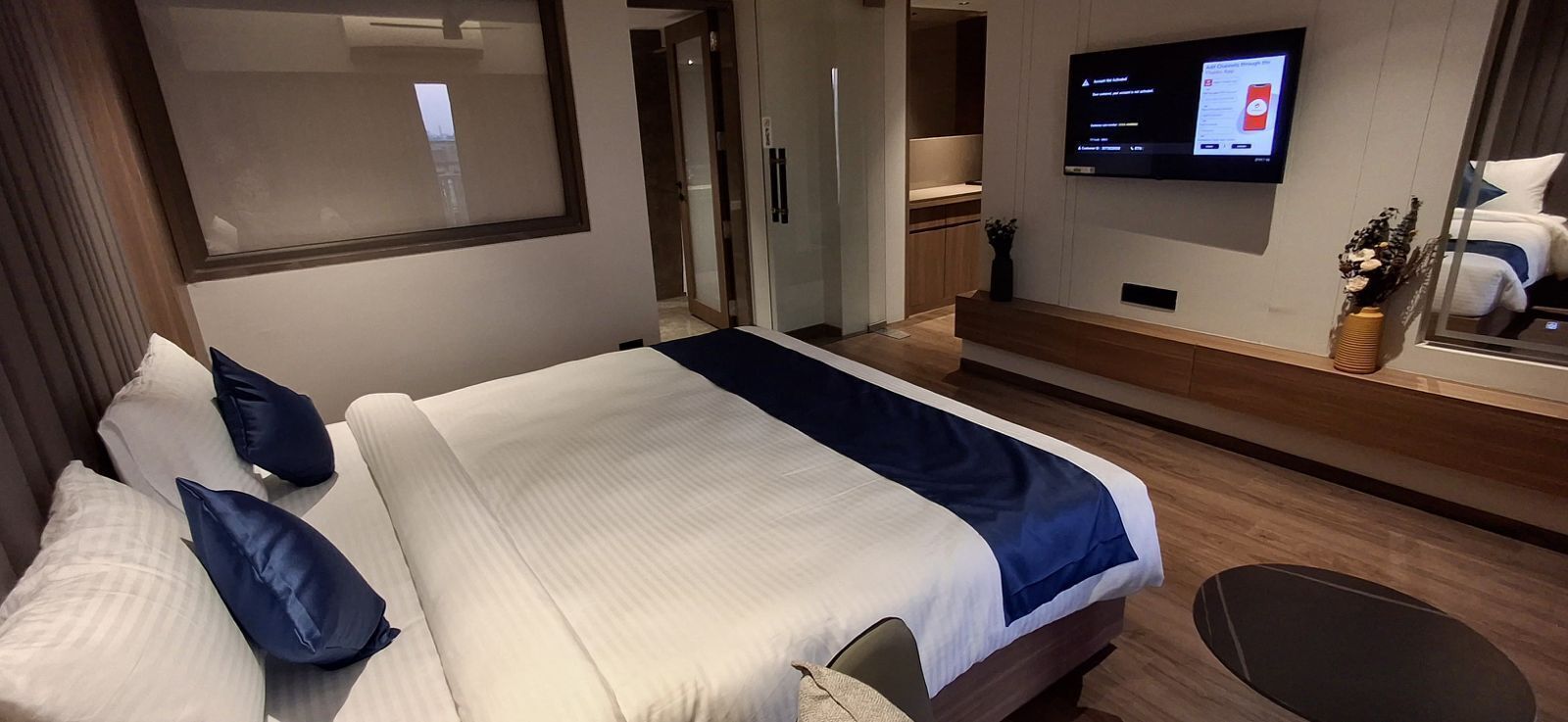 Secretária, secretária adequada para computadores portáteis 