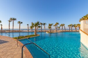 Piscina interior, piscina exterior 