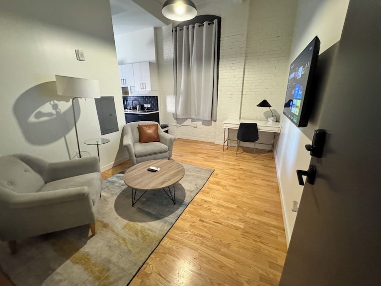 Trumbull St Fully Furnished Private Loft Style Apartment A/c Wi-fi Elevator - Glastonbury, CT