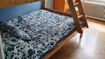 Cortinas/cortinados opacos, ferro/tábua de engomar, Wi-fi grátis