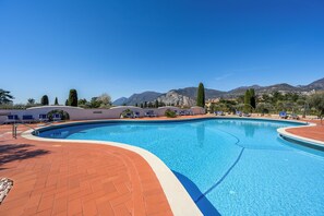 Piscina exterior sazonal 