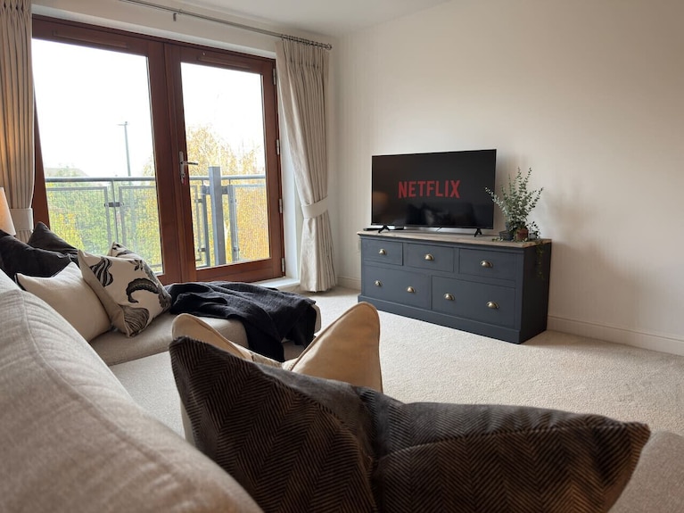 2 Bedroom Flat Free Parking Close To Gatwick - Crawley