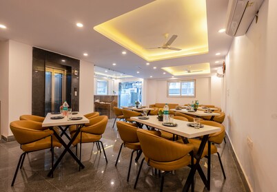 Hotel park Tree I Sec-63a I Noida