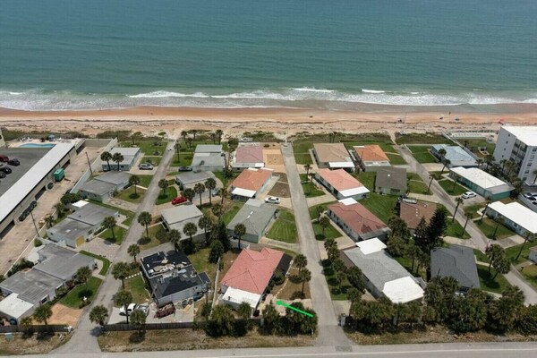 3 Bedroom 2 Bath Pet Friendly Ocean View 4 Houses From Beach - Ormond Beach, FL