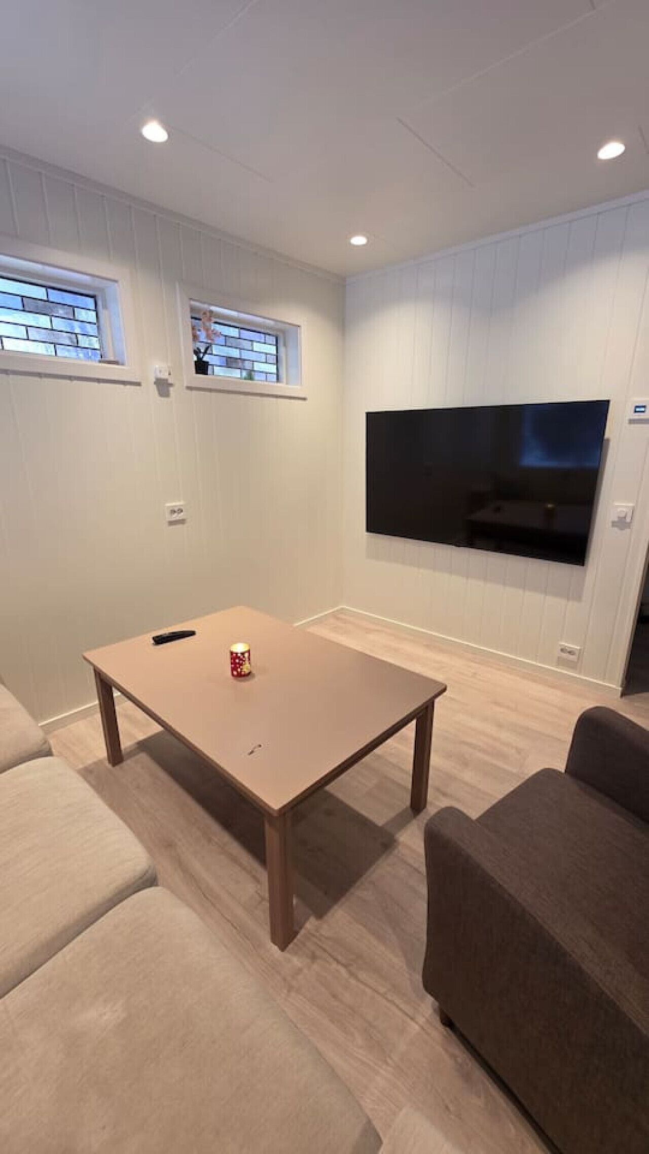 Arctic Nine - Rom Nr 4 - Sentralt På øYa - トロムセー