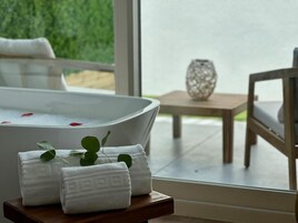 Quarto Duplo Deluxe, pátio, vista para o pátio | Interior