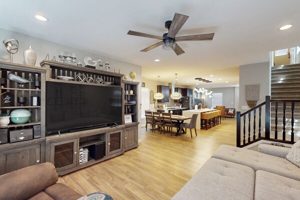 Stylish 3br Home W/ Patio, W & D - Indianapolis, IN