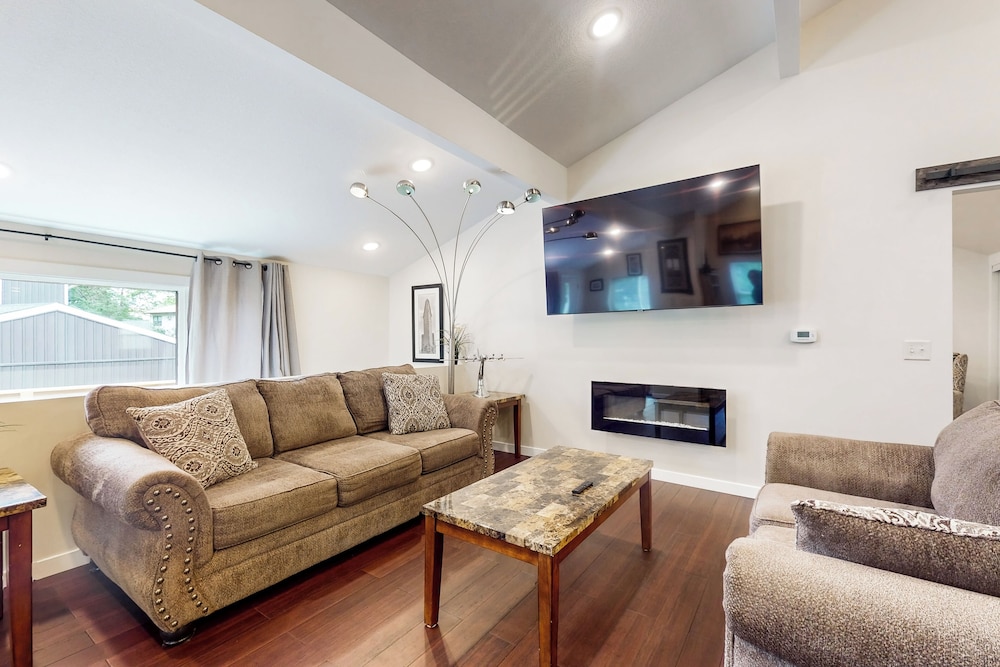 Beautiful Stucco House In North Hudson - Kinnickinnic State Park, River Falls