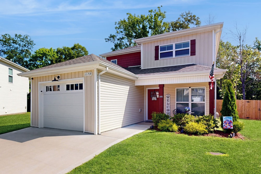 3br Home W/ Private Yard, Fire Pit, & Grill - Clarksville, TN