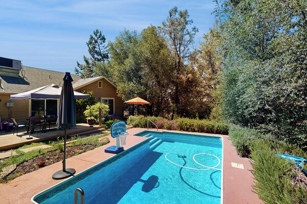Relaxing Home W/ Pool: 1 Mi To Lake Tulloch - Copperopolis, CA