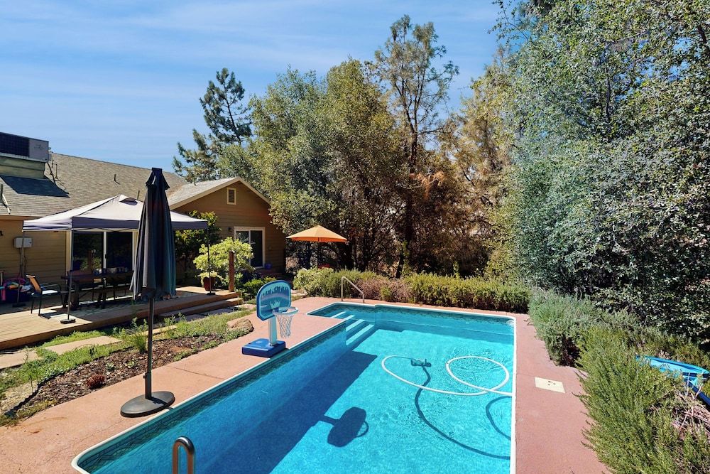 Relaxing Home W/ Pool: 1 Mi To Lake Tulloch - Copperopolis, CA