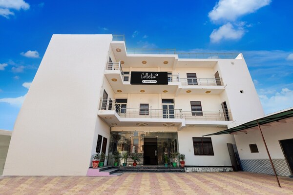 Collection O Sunrakh Road Crossway - Vrindavan