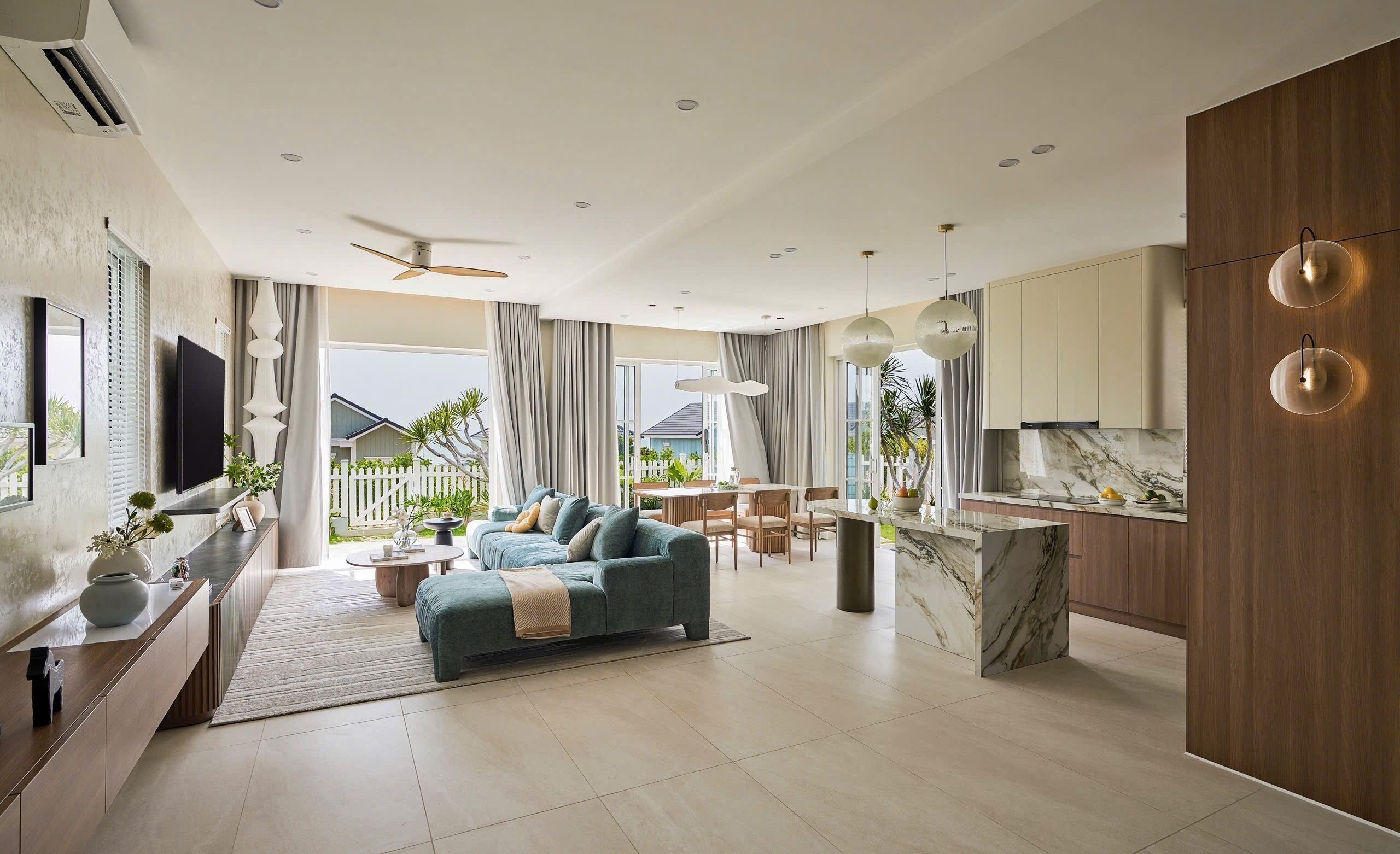 Villa Panorâmica | Sala de estar | Televisor de ecrã plano de 29 polegadas com canais por cabo 