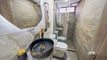 Apartamento | Cofres nos quartos, ferros/tábuas de passar roupa, Wi-Fi de cortesia