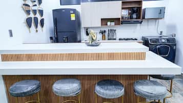 Apartamento Cidade | Cozinha privada | Uma cafeteira/bule