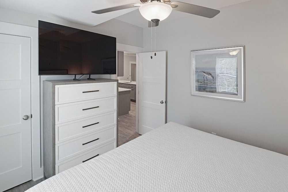 5-bedroom condo in the hear of Bald Head Island with everything you ...