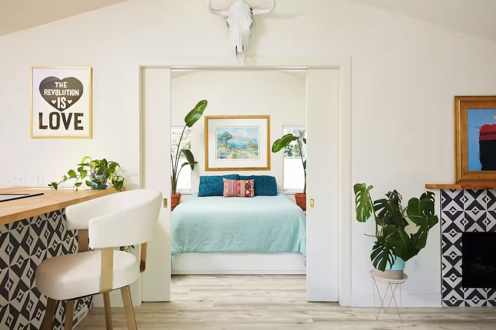 Tropical Scandinavian Treehouse Uptown Newly Built Reviews, Deals ...