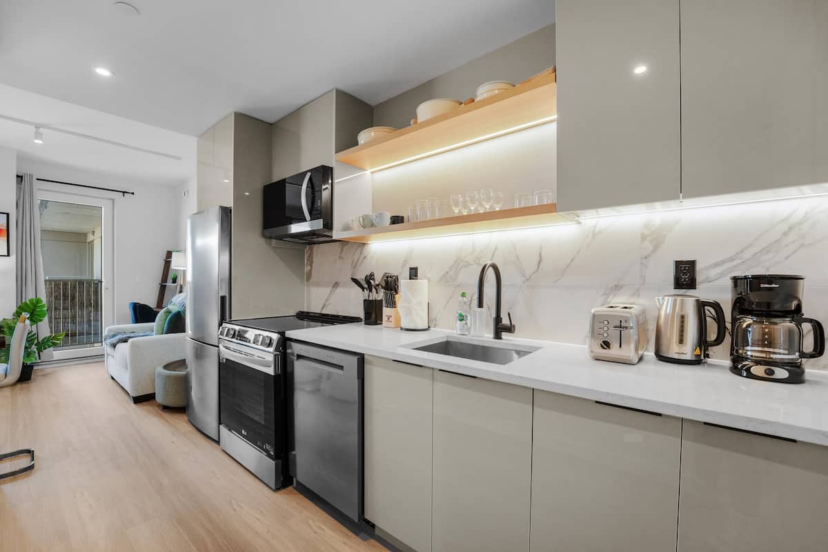 Estúdio Standard, 1 cama queen-size e sofá-cama, não fumadores | Cozinha privada | Um frigorífico/congelador grande, um micro-ondas, um forno