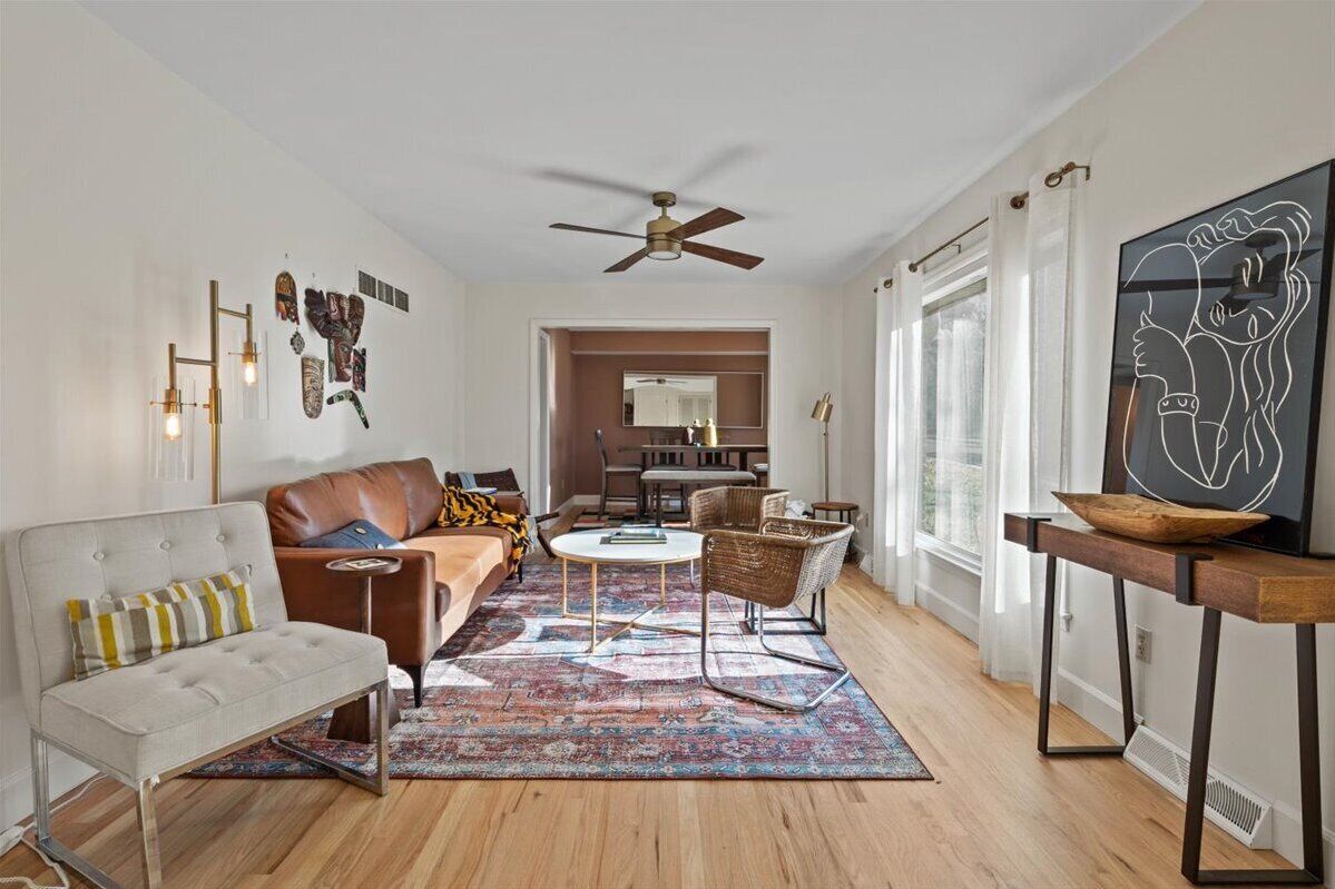 Stylish Home With Private Pool And Patio. Perfect - Kansas