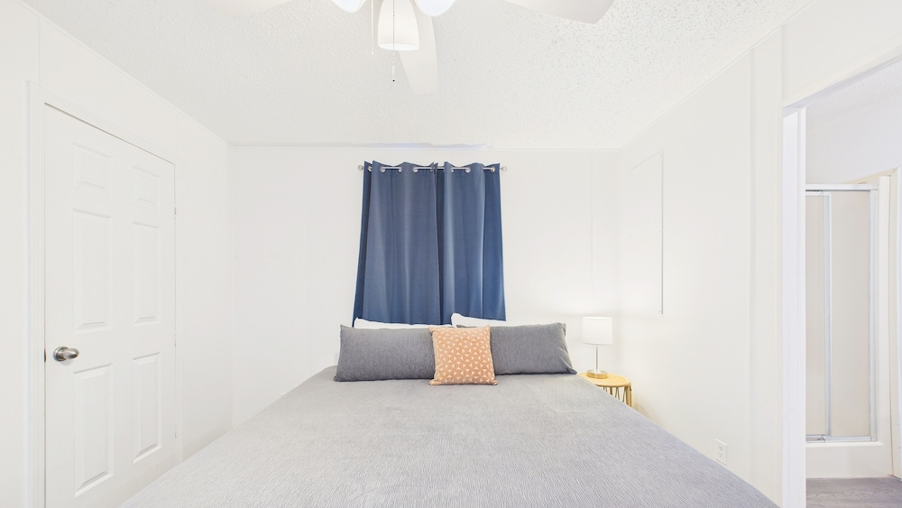 "Easy Breezy 231" sleeps 6-Close to Beach Reviews, Deals & Photos 2026 ...