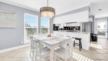 Condo, várias camas (Serenity at Sunnyside) | Opções para refeição