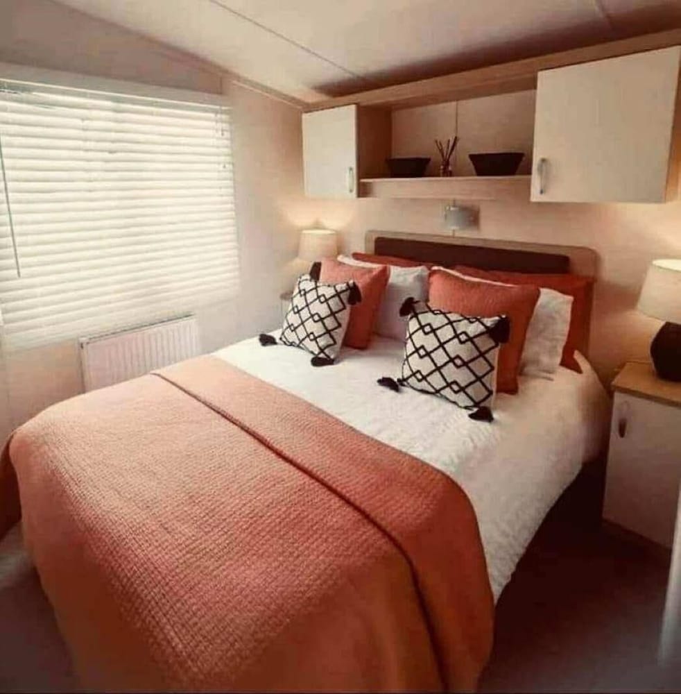 Cosy caravan with decking at Cleethorpes Haven Holiday Park ref 48069F ...